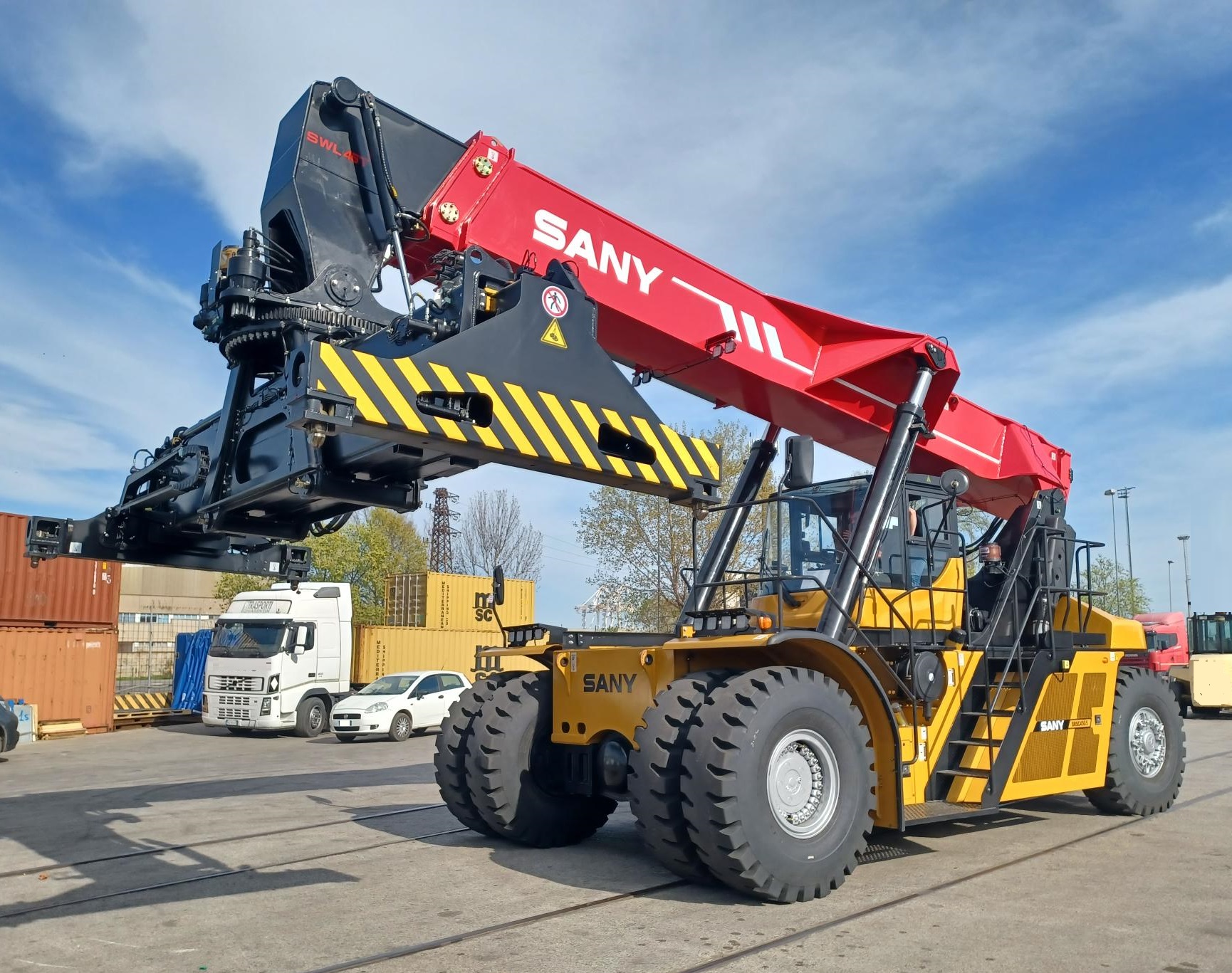 Primo reachstacker 'Generation 5' consegnato da Sany in Italia ...