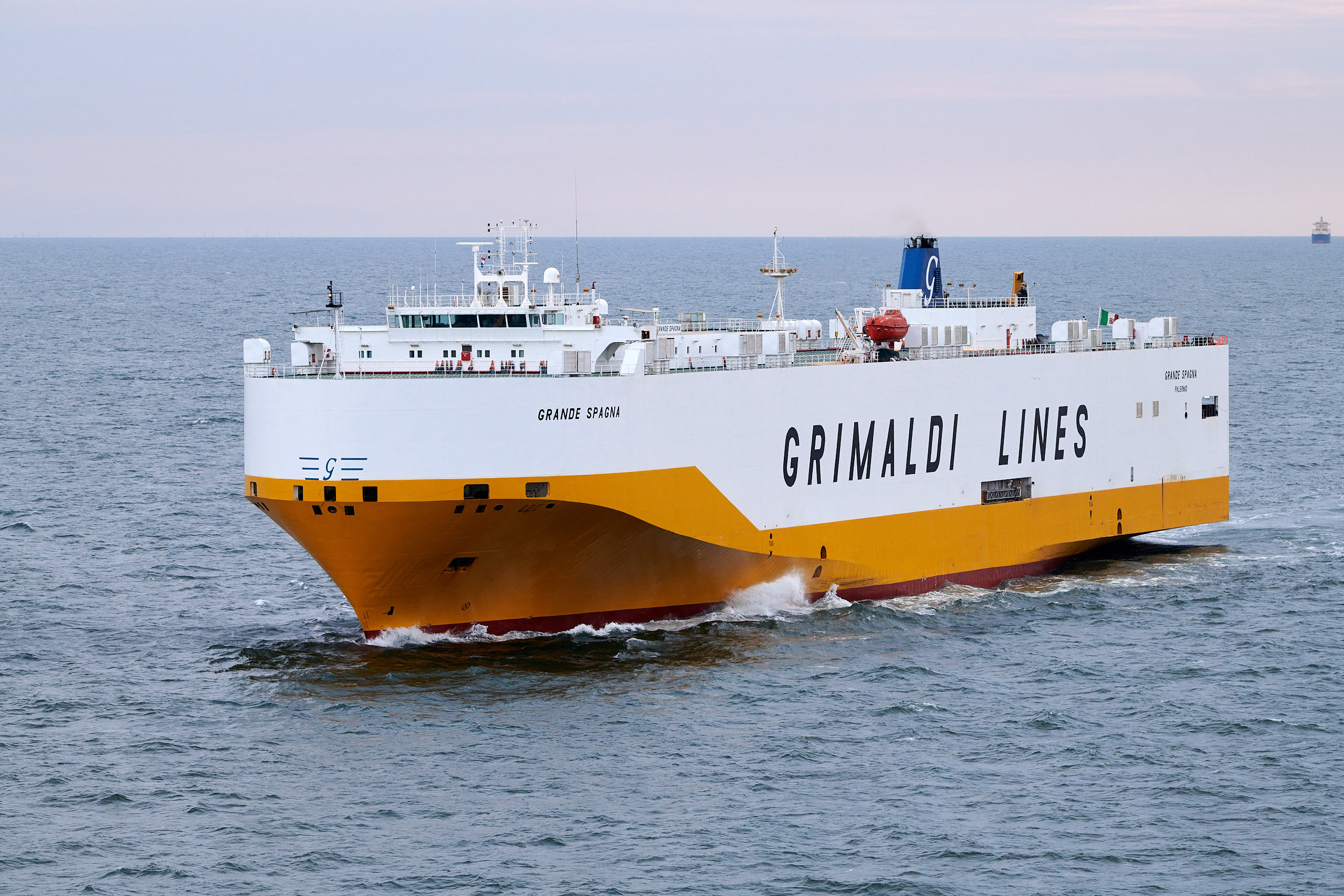 Grimaldi pronto a ordinare altre 5 car carrier portando a 15 le nuove ...