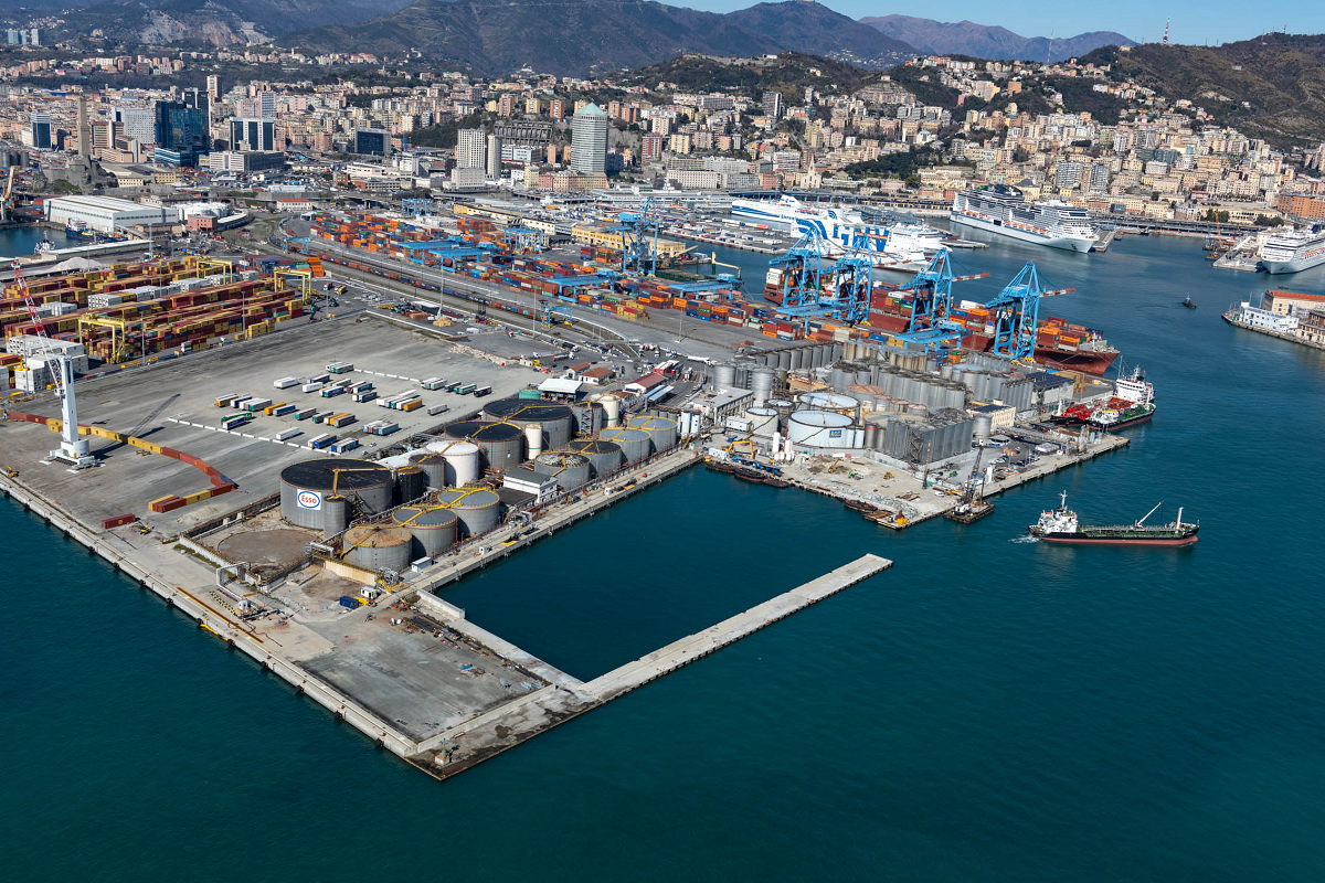 Raddoppiati gli spazi per le bettoline a Calata Olii Minerali di Genova ...