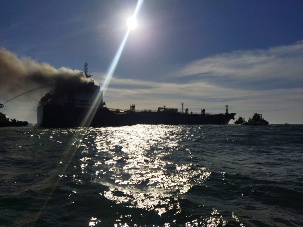 La nave cisterna italiana Greta K colpita da incendio al largo del ...