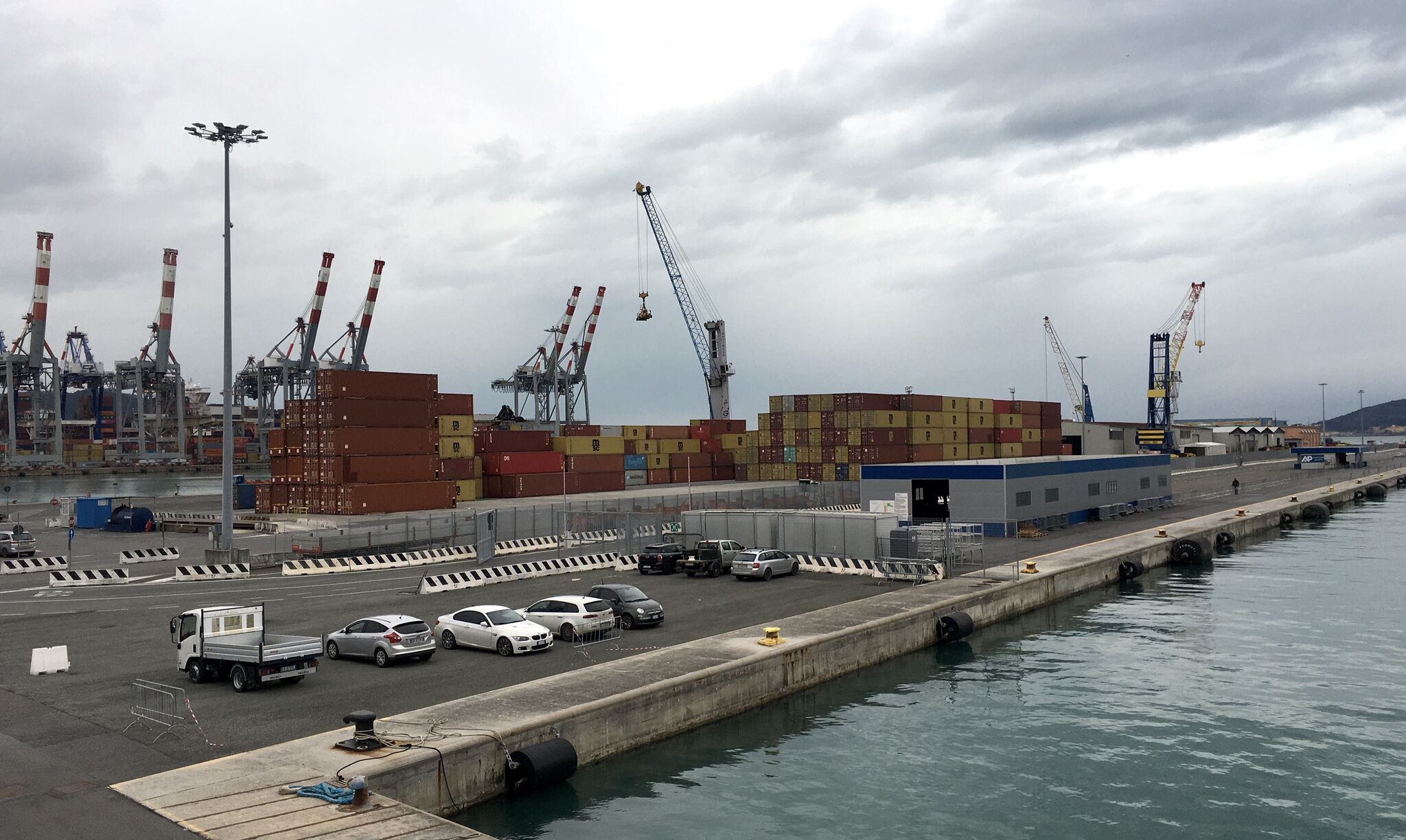 Firmato l'appalto per l'elettrificazione delle banchine a Molo ...