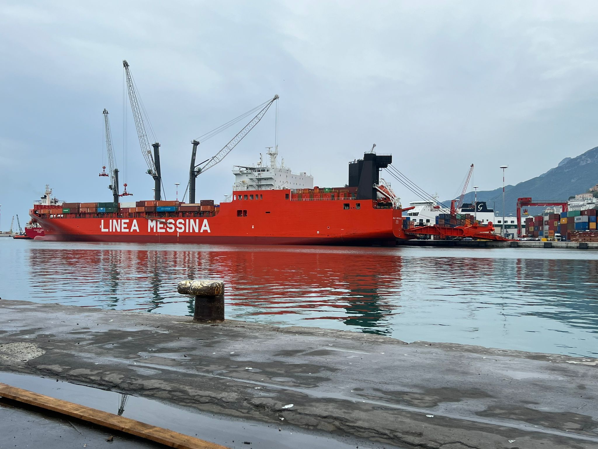 L'approdo della Jolly Cristallo ha segnato il ritorno di Messina a ...