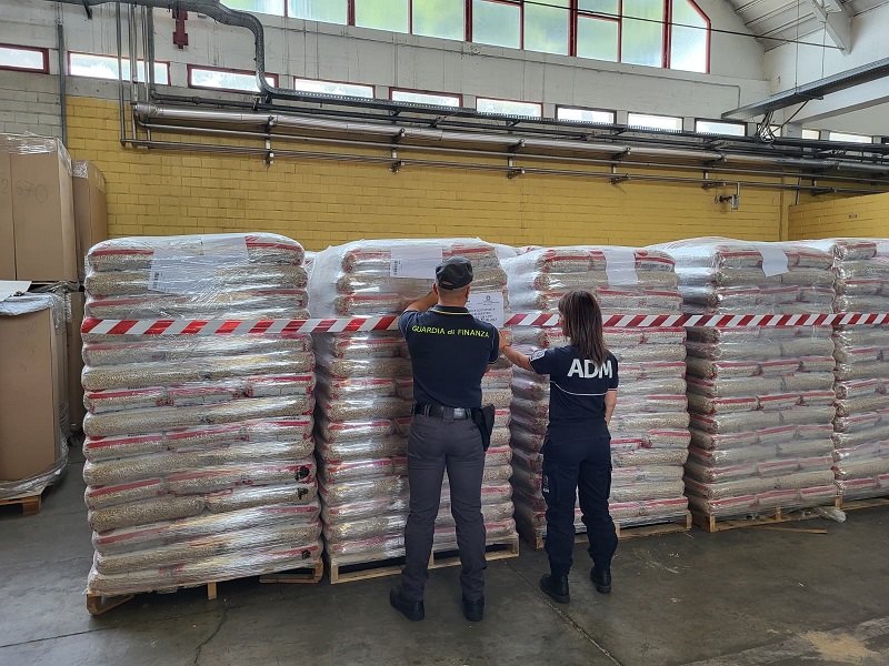 Tre container di pellet sub standard sequestrati a Cagliari - Shipping ...