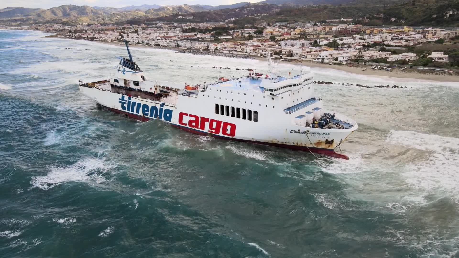 Arenata sulle coste siciliane la nave ex Beniamino Carnevale ceduta da ...