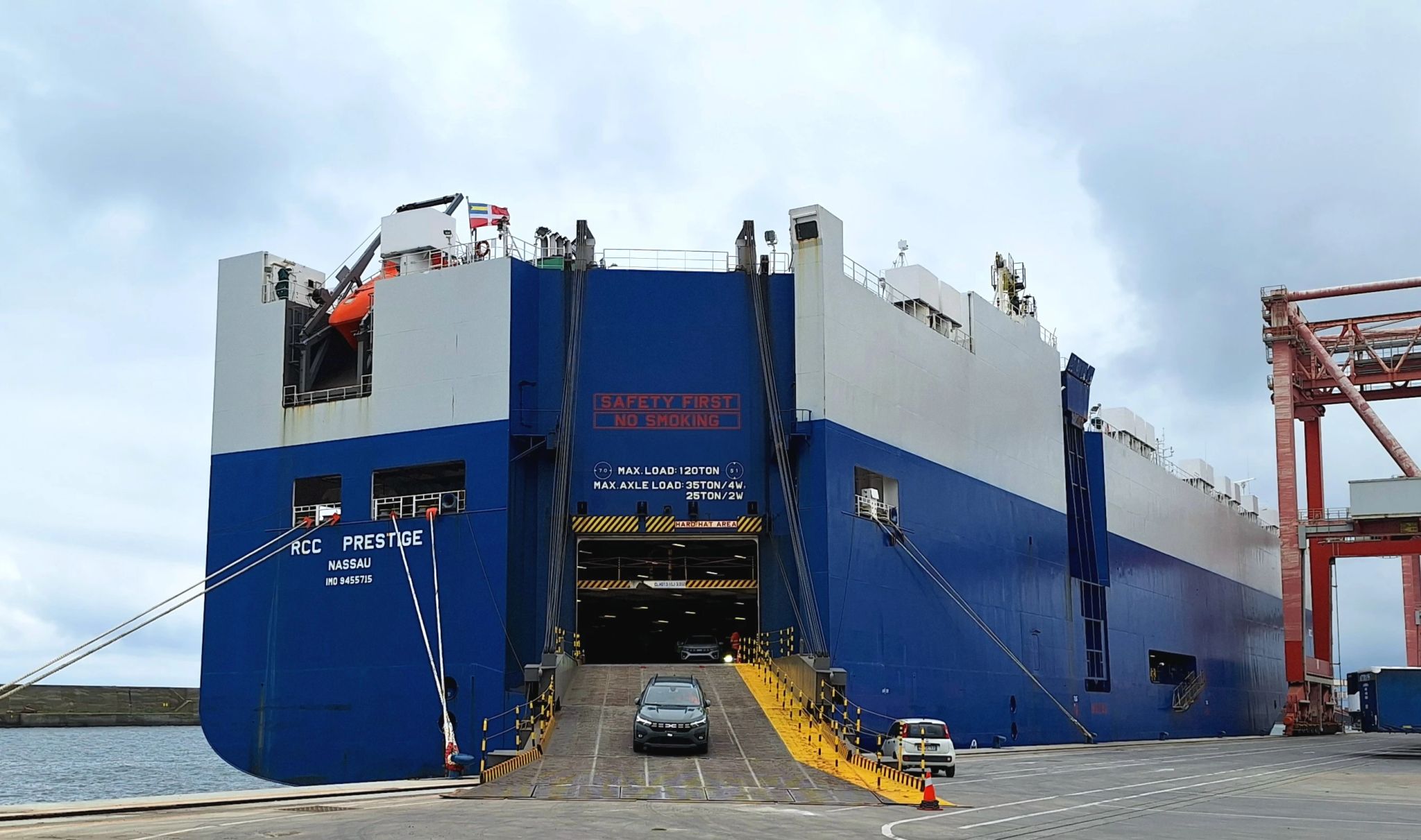 Il porto di Genova eletto da Neptune Lines gateway delle auto nuove di ...