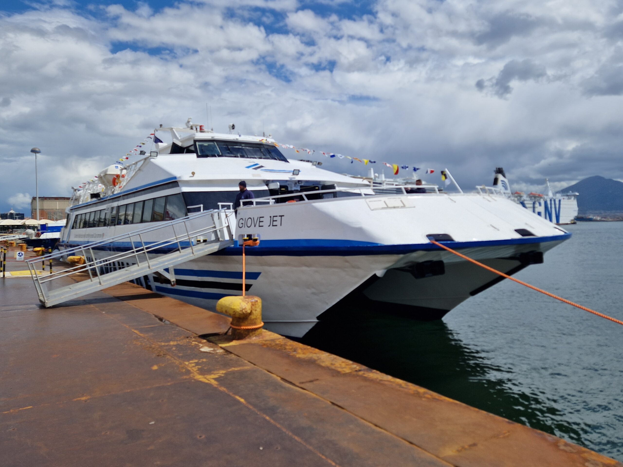 Il rinnovamento di Alilauro inizia dal catamarano 'green' Giove Jet ...