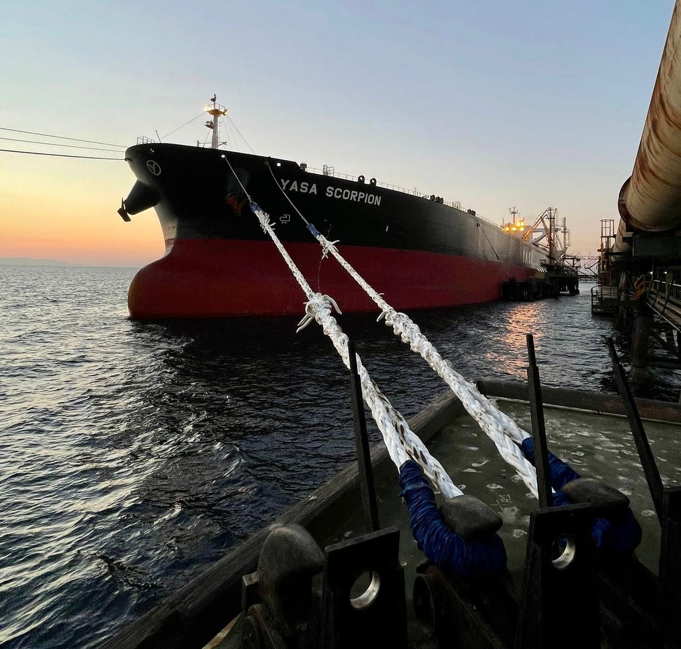 Dopo 25 anni è di nuovo approdata al terminal di Saras a Sarroch una ...