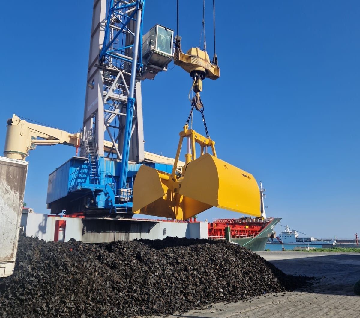 Nuove benne in arrivo nei porti di Catania e Manfredonia grazie a Port ...