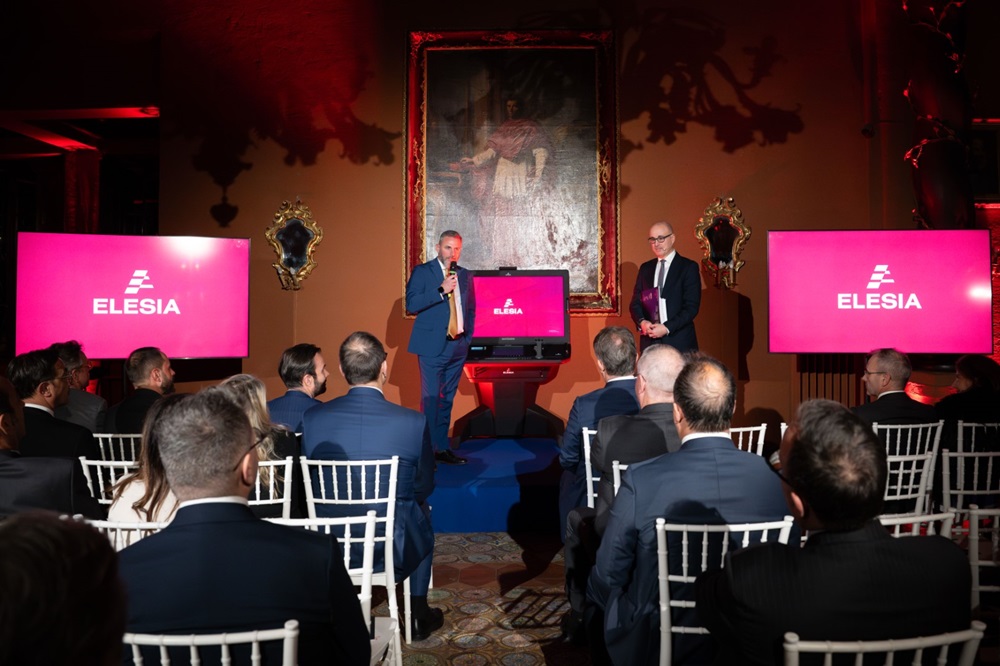 Elesia lancia la console multifunzione MFC14 in fibra di carbonio ...