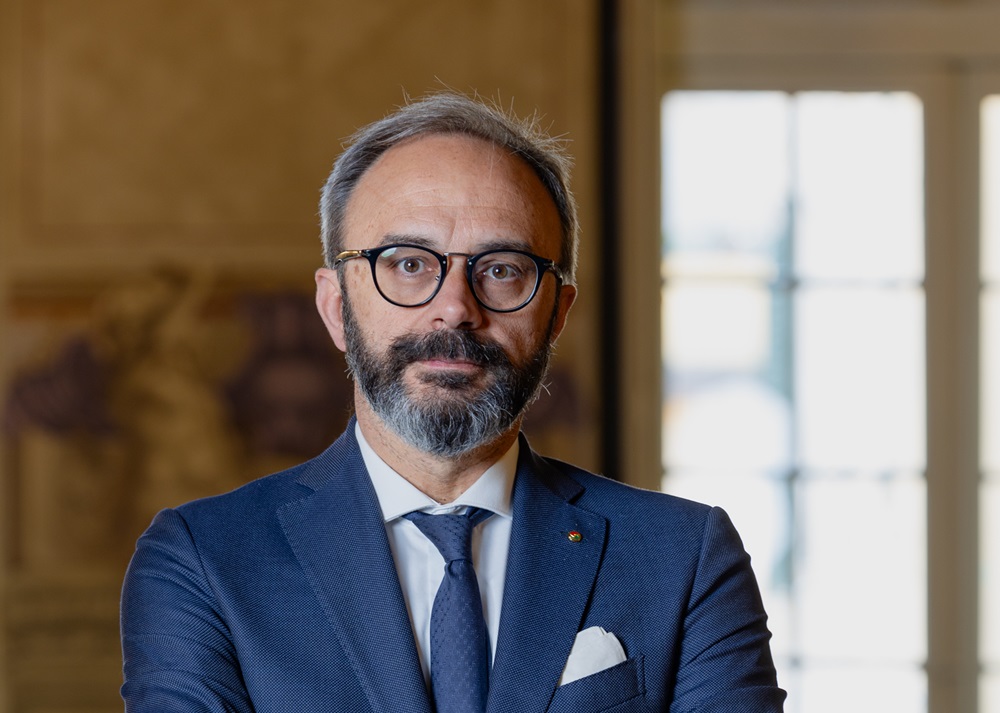 "Contrazione del commercio internazionale e sfide che richiedono ...