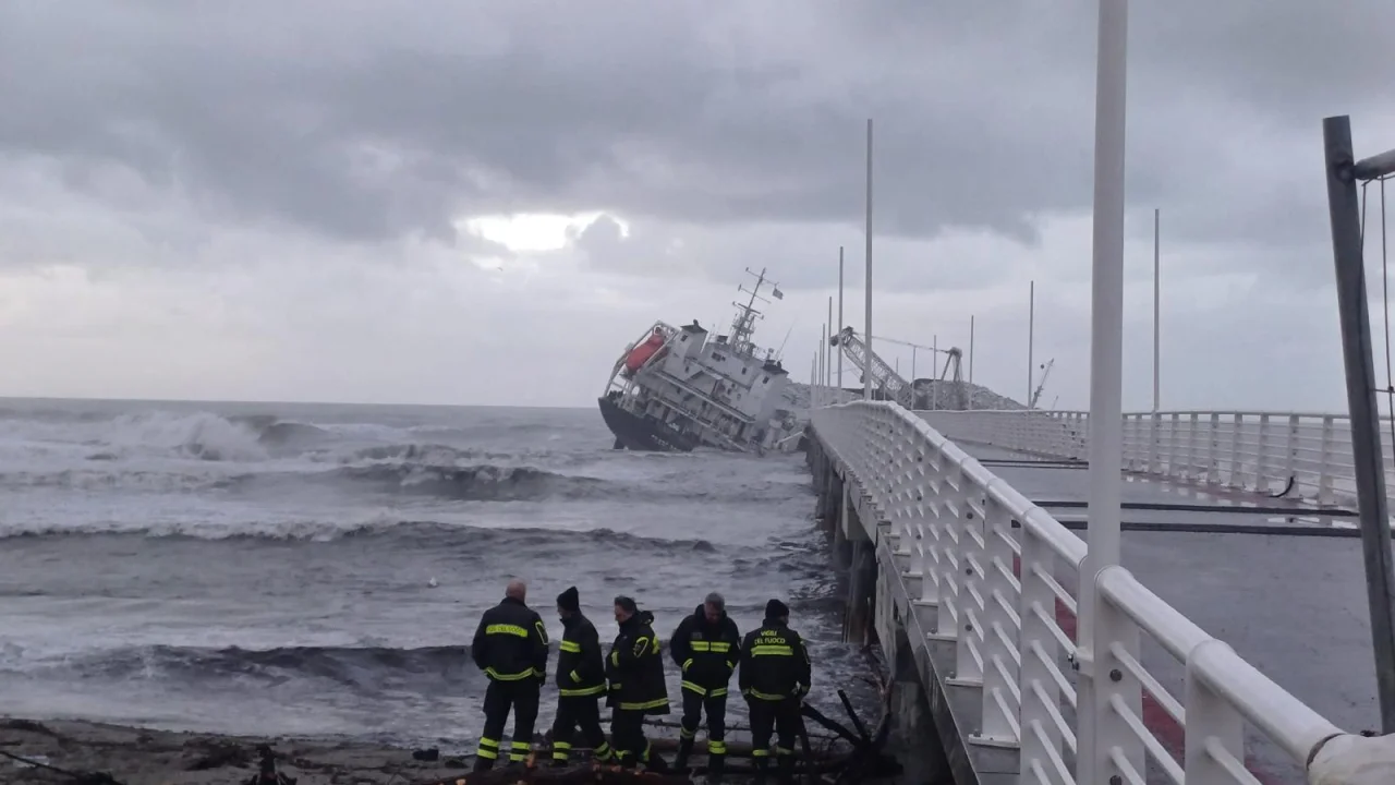 Per la nave Guang Rong può partire il piano di recupero del carburante ...