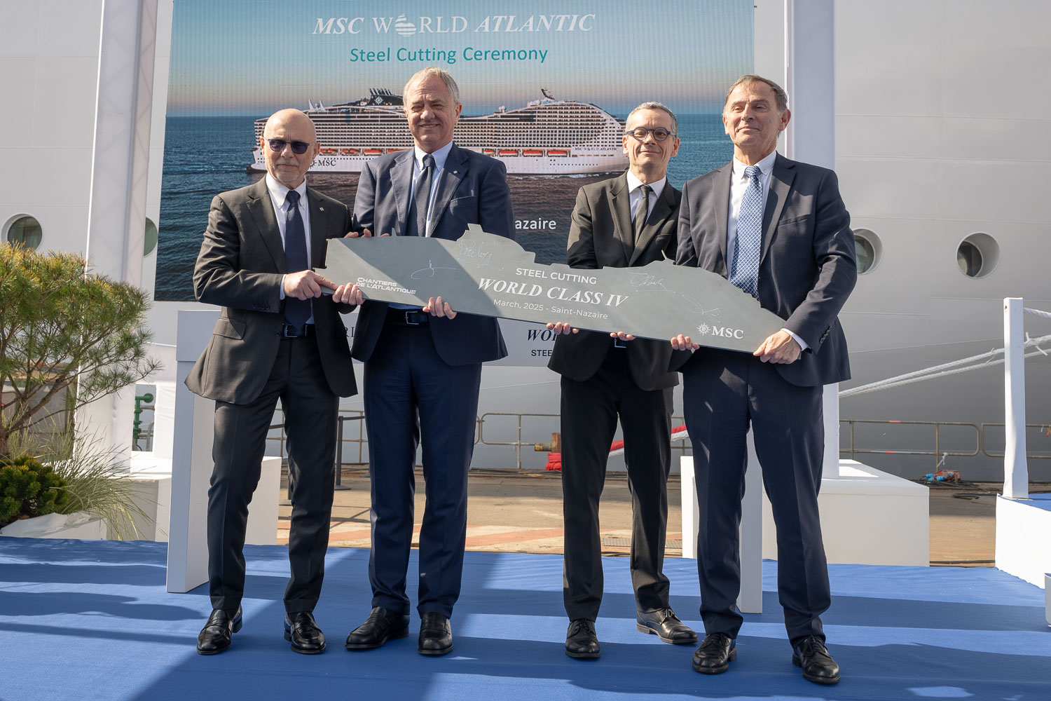 Consegnata a Saint Nazaire la nuova nave da crociera Msc World America ...