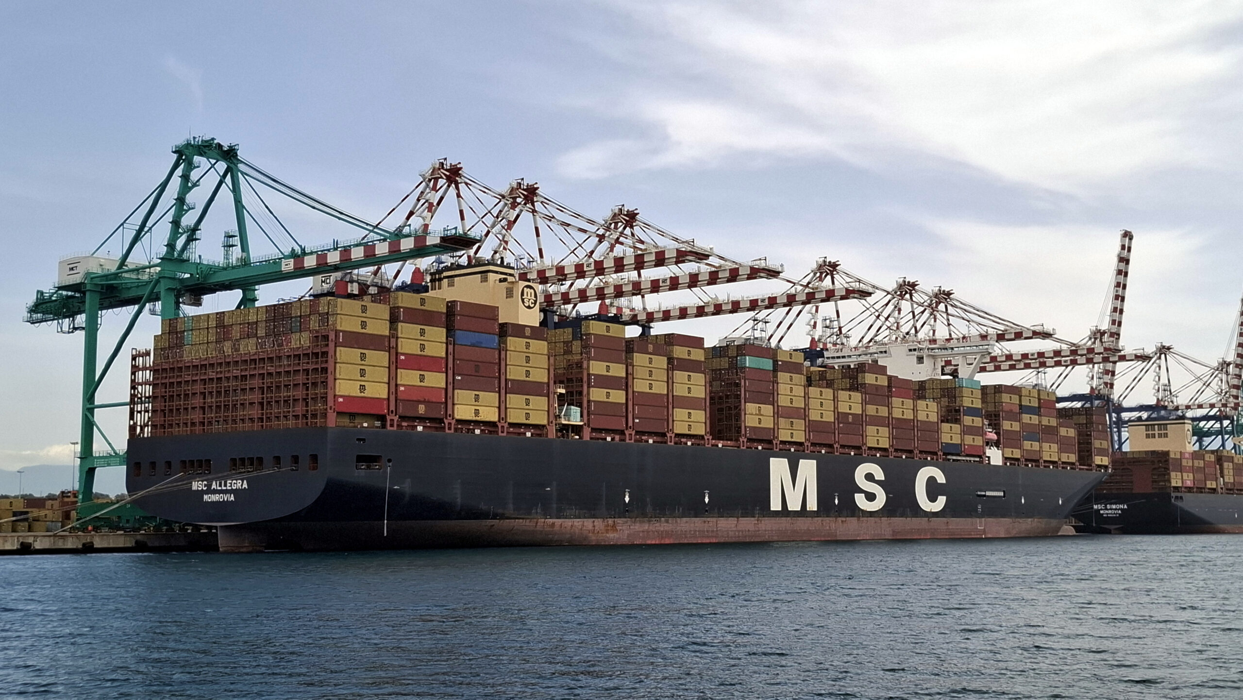 Nuovo record di movimentazione container su una singola nave a Gioia Tauro - Shipping Italy