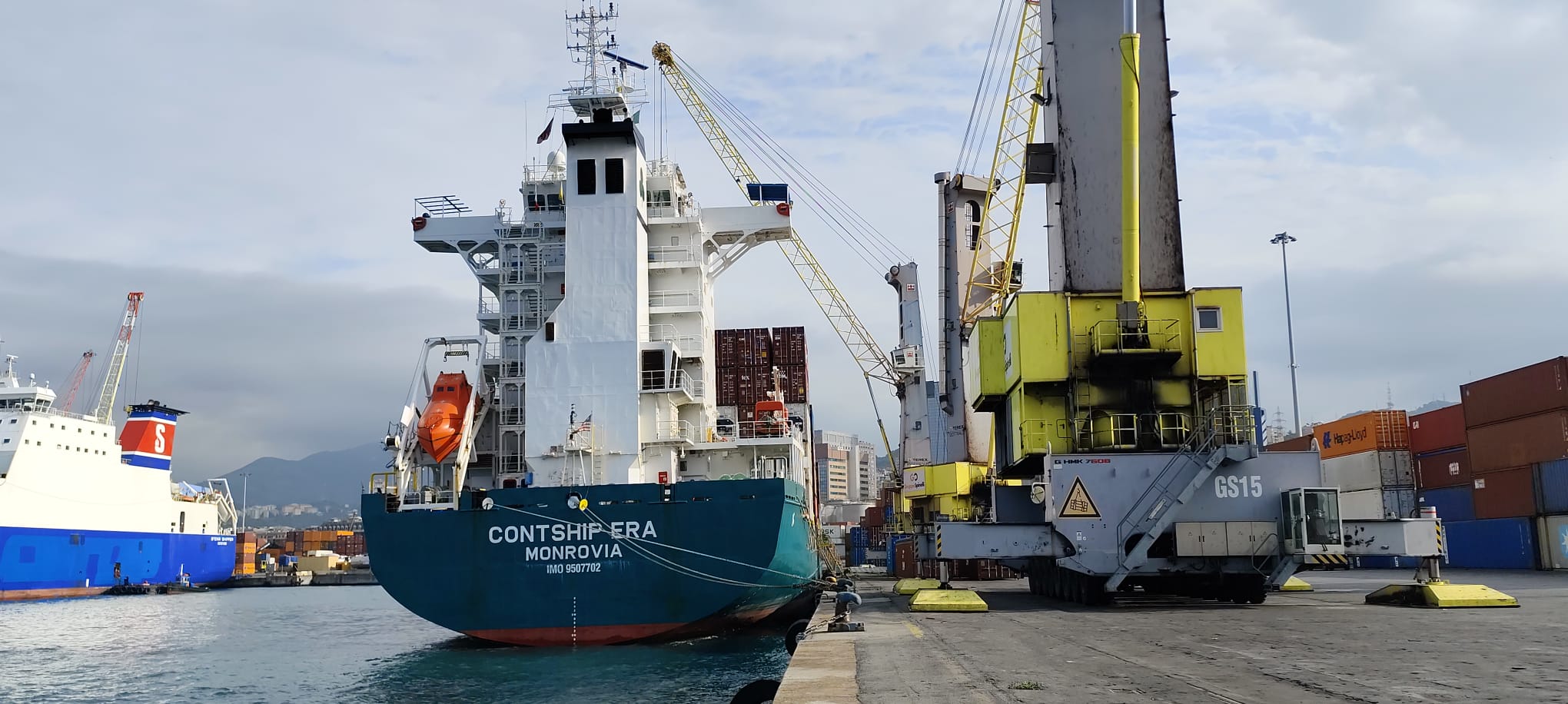 Presidio in porto a Genova contro la nave che doveva trasportare armi a ...
