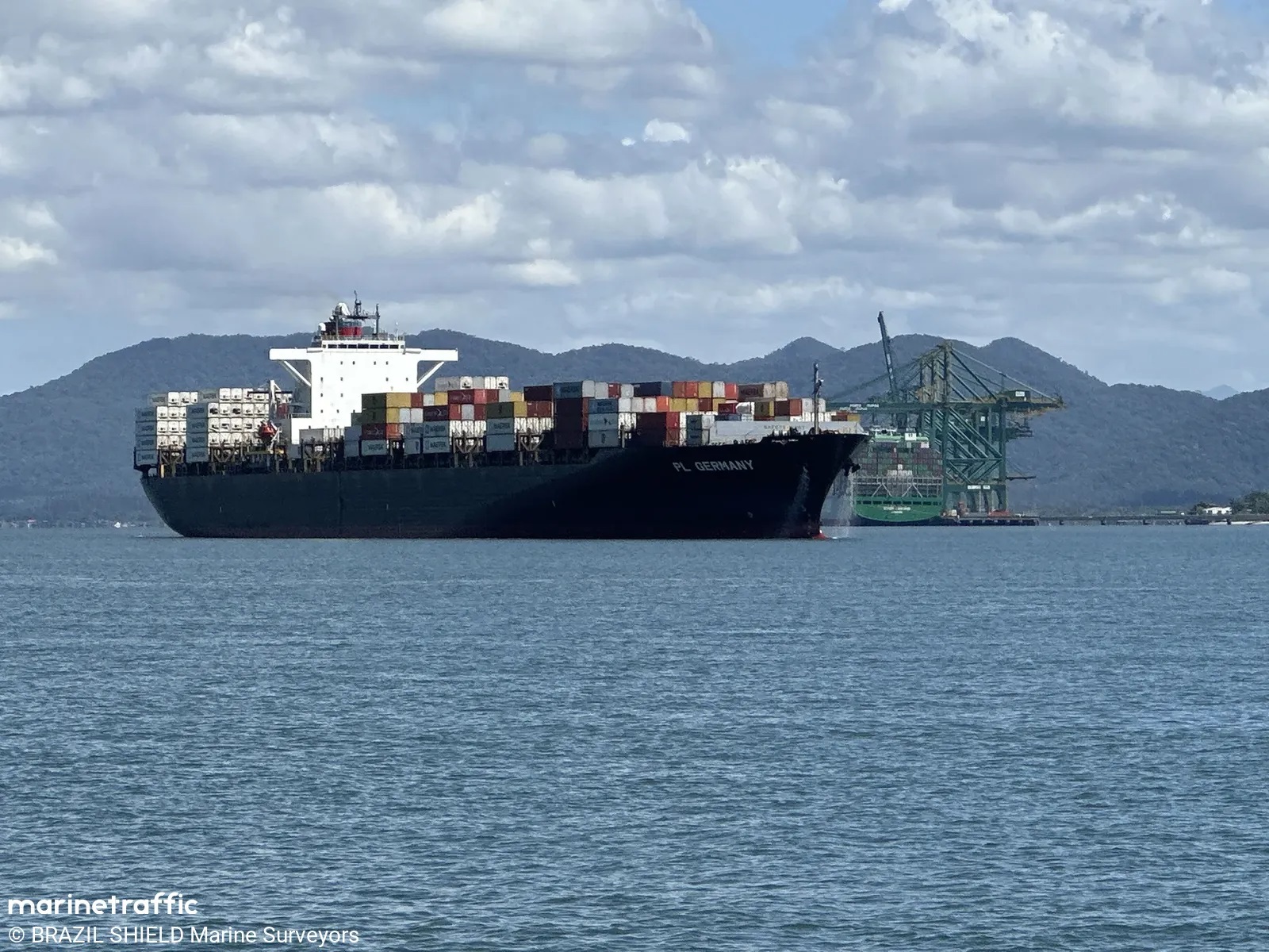 Fermata a Genova per Port State Control una nave portacontainer da 6. ...