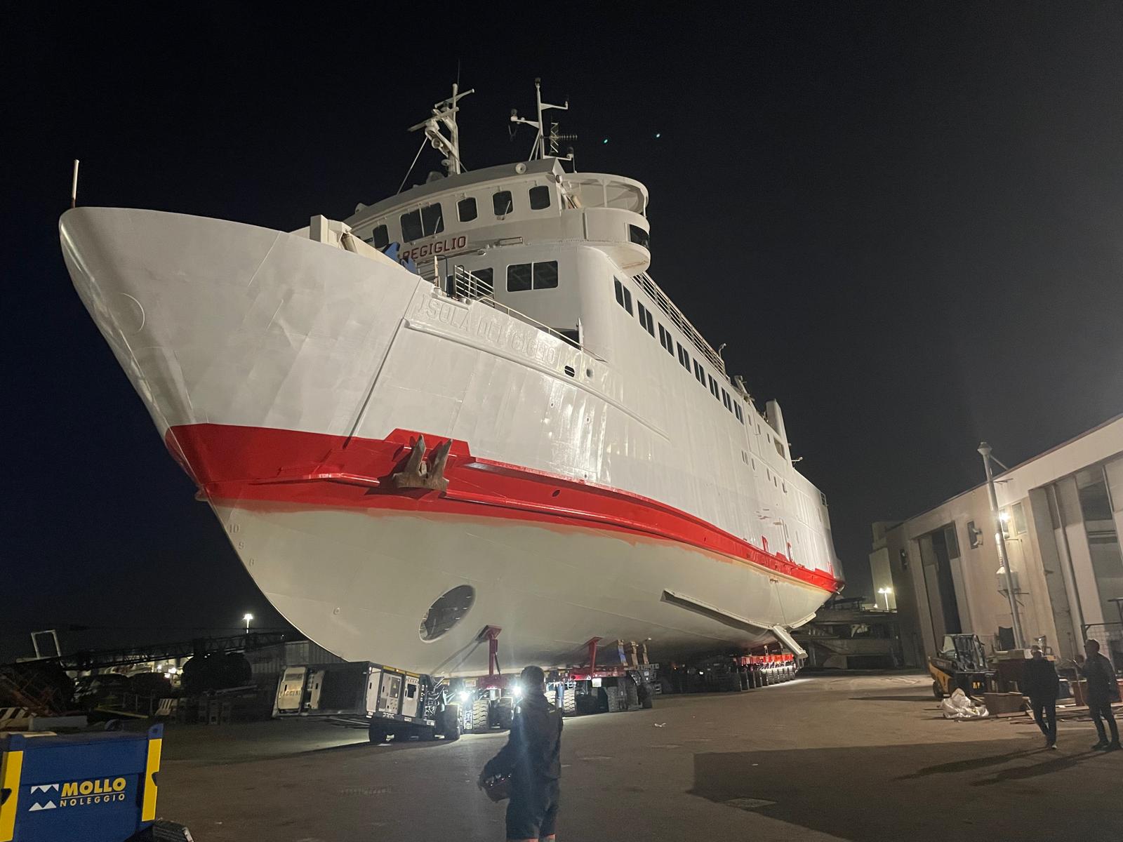 Refit per il traghetto Isola del Giglio presso Gestione Bacini a ...