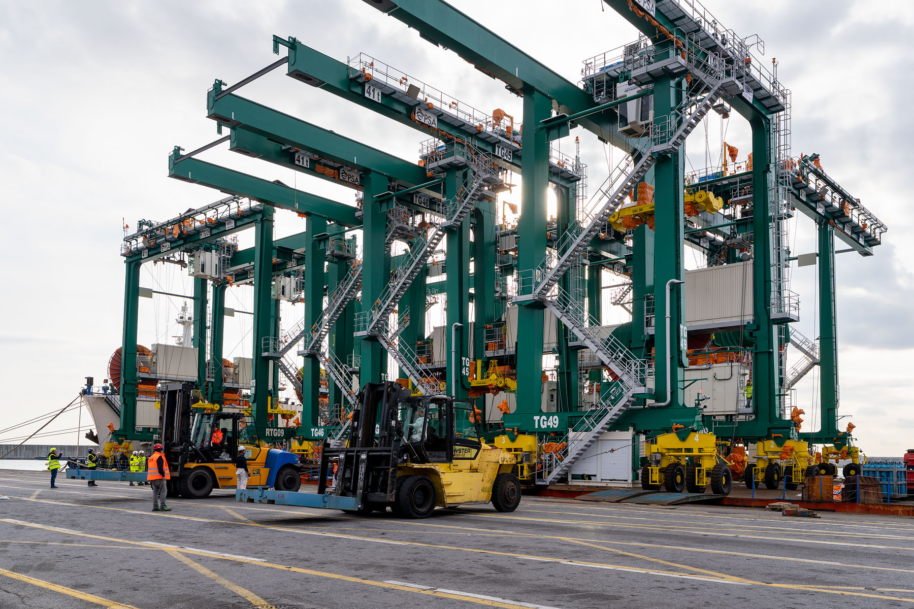 Approdate al Psa Genova Pra' le sei nuove gru E-Rtg di Zpmc - Shipping ...